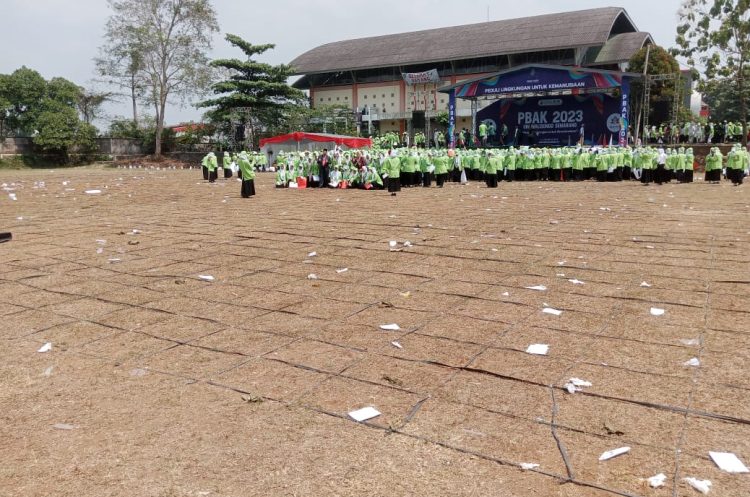 Paper Mob Sisakan Sampah di Lapangan Kampus 3, Begini Tanggapan Panitia ...